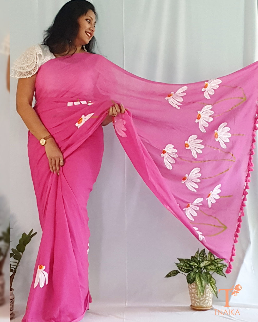 Hand Painted Sarees: Unique & Colorful Designs for Every Occasion – Tnaika™
