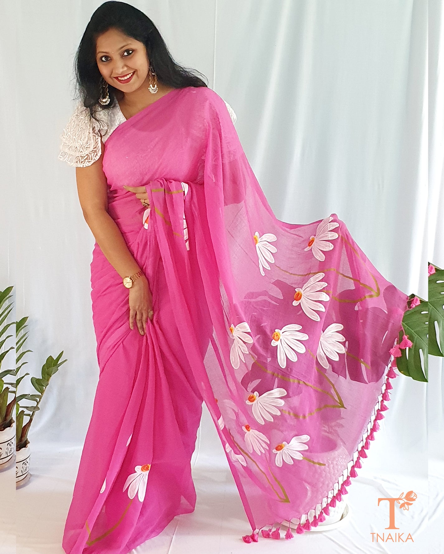 Hand Painted Sarees: Unique & Colorful Designs for Every Occasion – Tnaika™