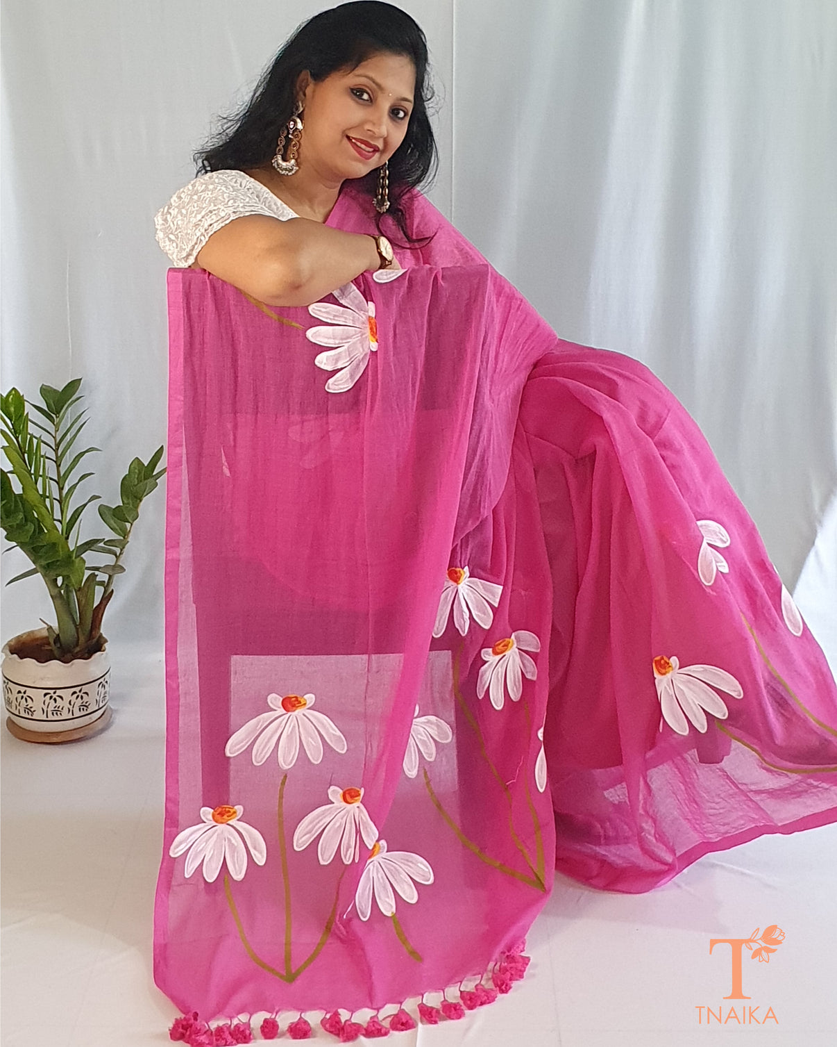 Hand Painted Sarees: Unique & Colorful Designs for Every Occasion – Tnaika™