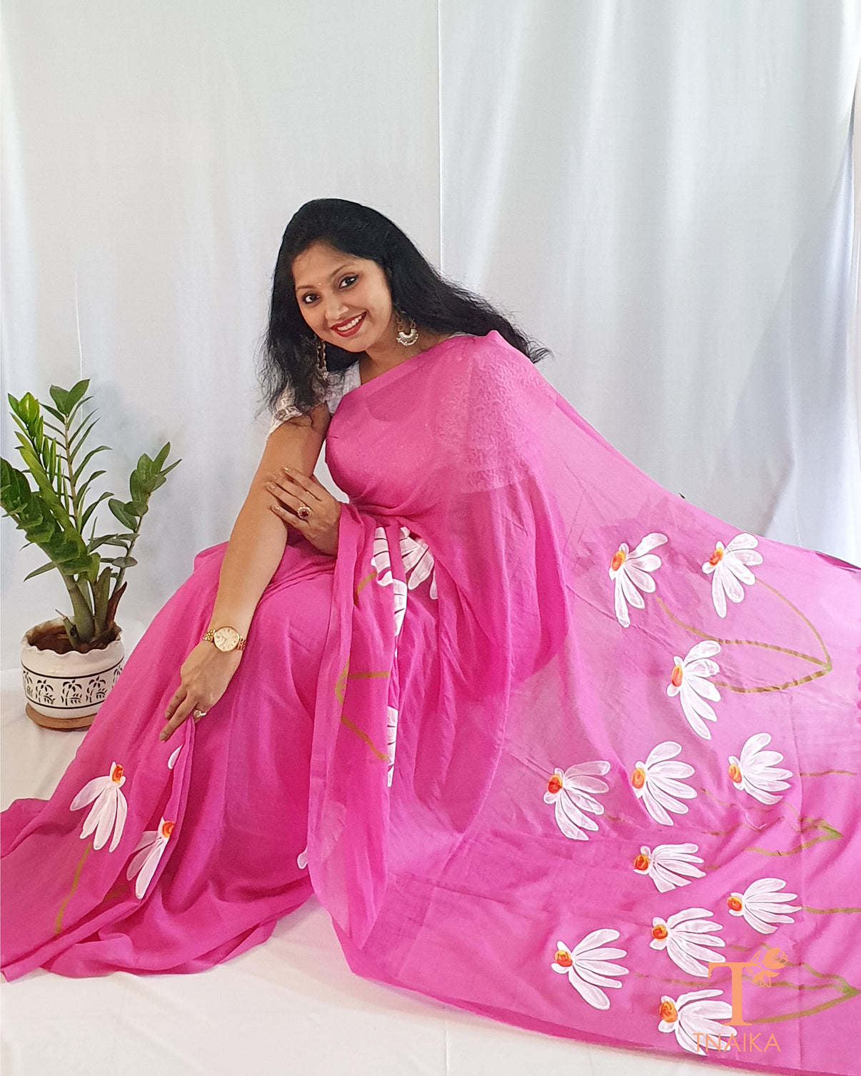 Hand Painted Sarees: Unique & Colorful Designs for Every Occasion – Tnaika™